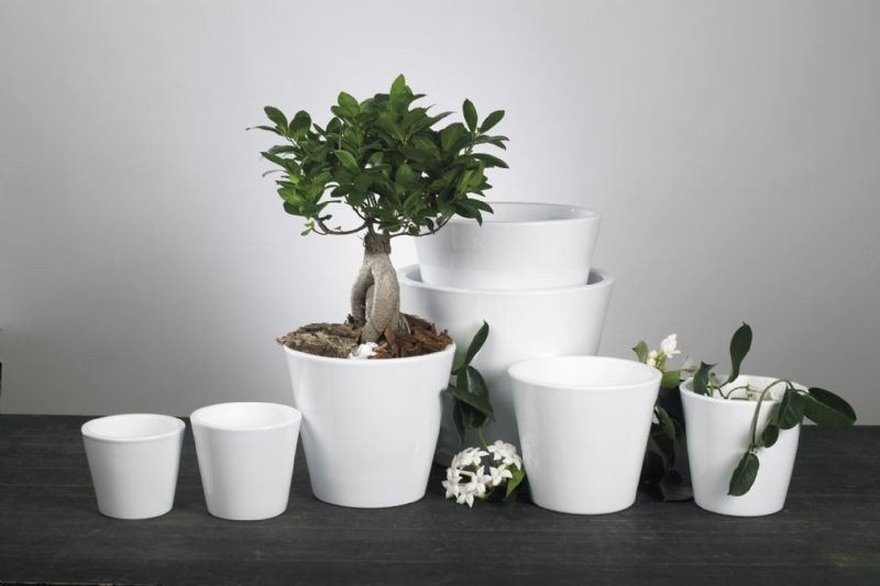 Hvide urtepotteskjulere. Model Anette.